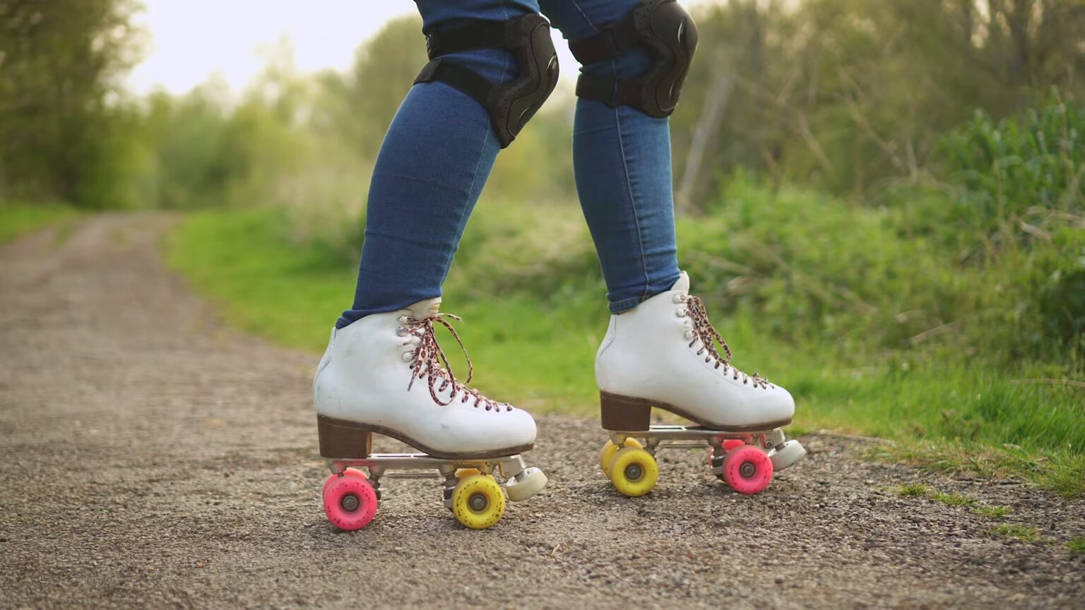 Roller Skating: What to Wear (And What Not to Wear)! - Skateland